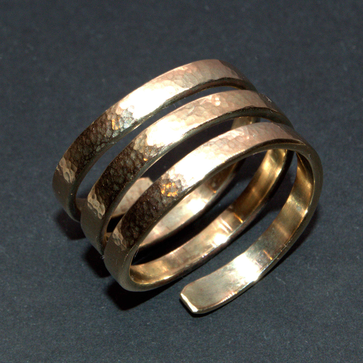 Textured spiral solid 9ct yellow gold ring – Iceni Silvercraft
